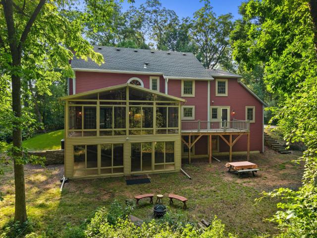 W278N2760 Rocky Point Rd