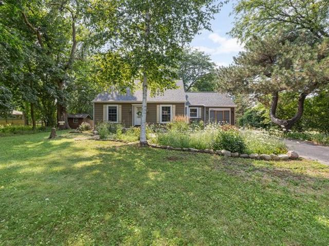 W278N2147 Lakeview Dr, Pewaukee, WI 53072