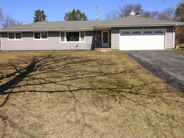 W270N390 Arrowhead Trl, Pewaukee, WI 53188