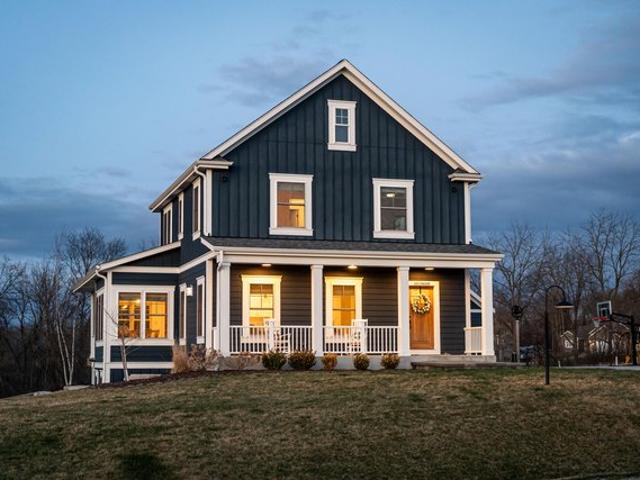 W273N6856 Pintail Ct, Lisbon, WI 53089