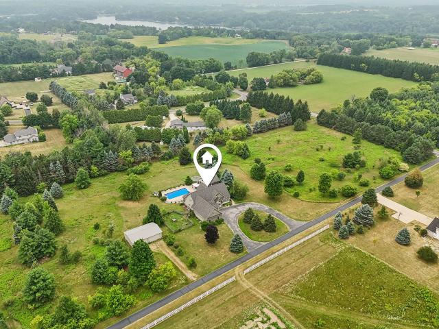 W287N8810 Center Oak Rd