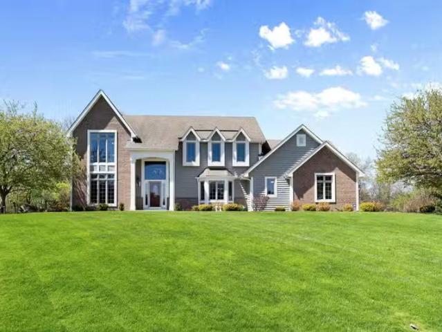 w289N3781 HUNTSMAN CT, PEWAUKEE, WI 53072 Single Family Reside.