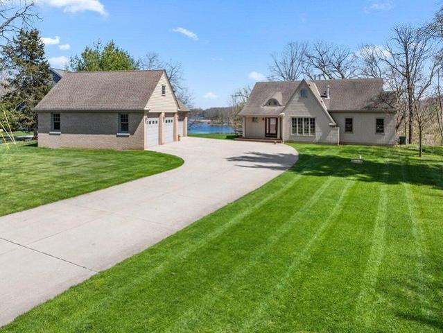 W289N7940 Park Dr, Merton, WI 53029