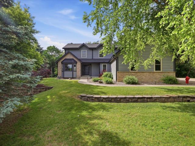 W280N8123 Black Diamond Ct
