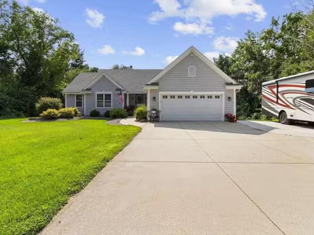 W280s3353 Townline Rd, Waukesha, WI 53189 655219468