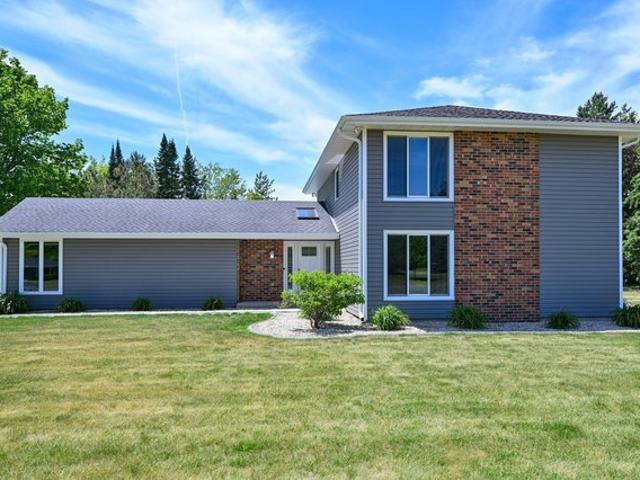 W299N5471 Arrow Ct, Merton, WI 53029