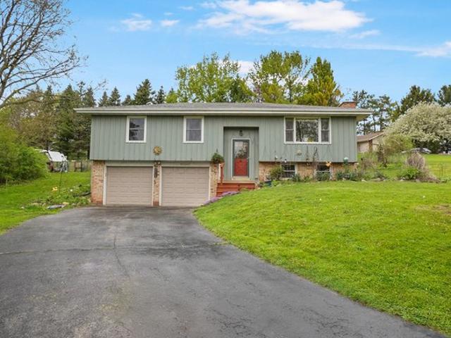 W293S3017 Ancestral Dr, Genesee, WI 53188