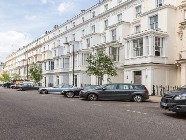 W2 2 bed flat to rent £2,708 pcm £625 pw