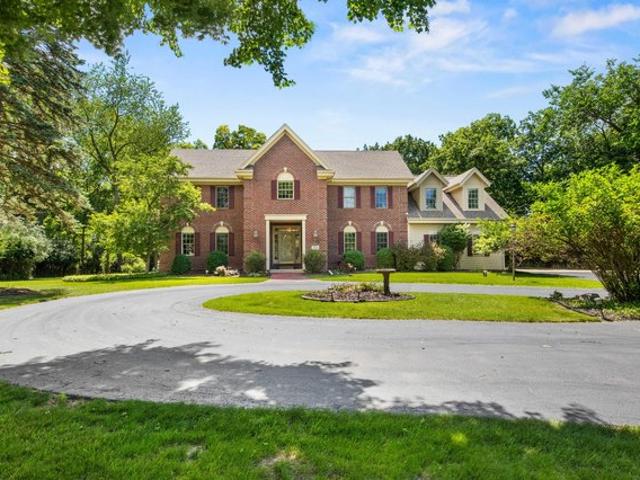 W310N6685 Caddy Ct, Merton, WI 53029