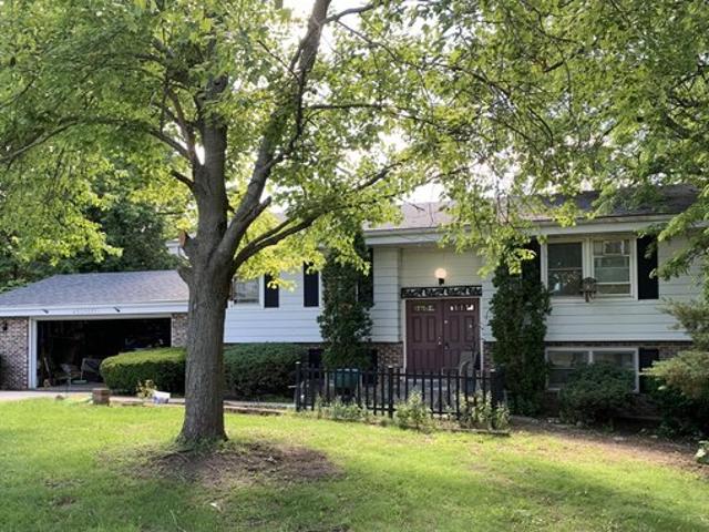 W310S8721 Casper Dr, Mukwonago, WI 53149