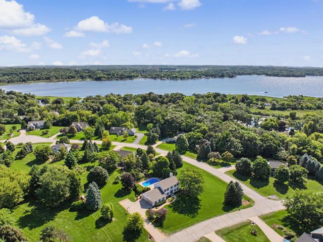 W328N3834 Range Woods Dr