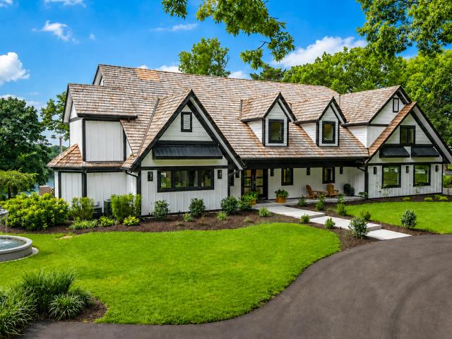 W335N5511 Island View Ln
