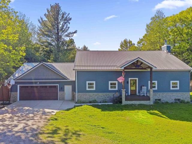 W3390 Roberts Ridge Rd, Marinette, WI 54157