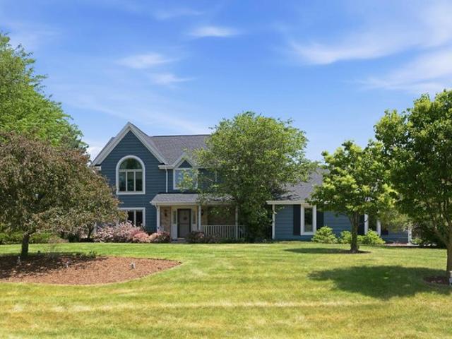 W330N5888 Cedar Bay Dr, Merton, WI 53058