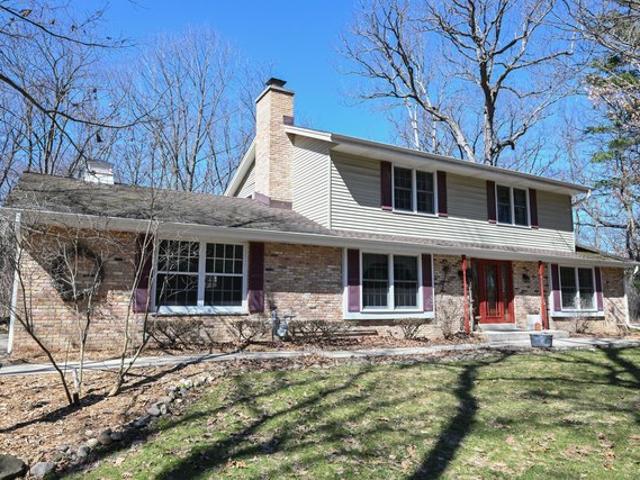 W331S4025 Connemara Dr, Genesee, WI 53118