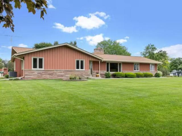 w333N4190 MERTINS DR, NASHOTAH, WI 53058 Single Family Residen.