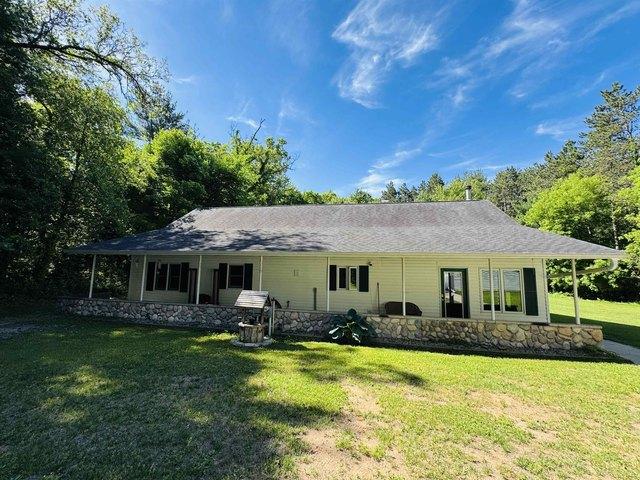 W3591 Twin Ln, Redgranite, WI 54970