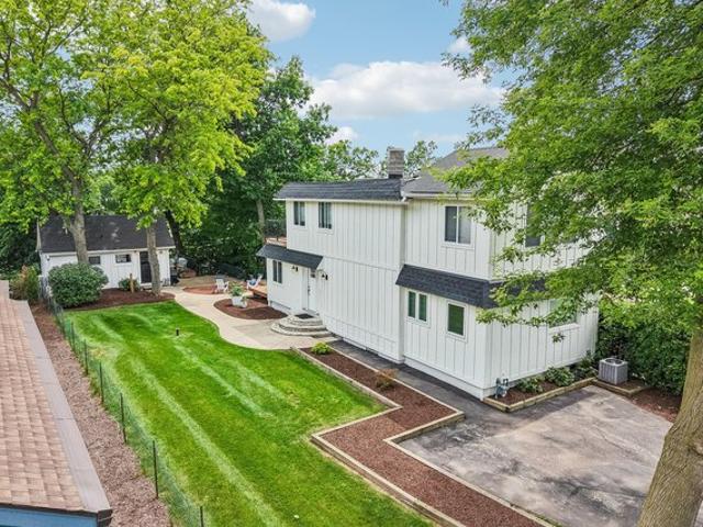 W351N5464 Lake Dr, Oconomowoc, WI 53066