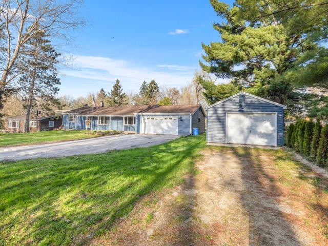 W377S3527 School Section Lake Dr