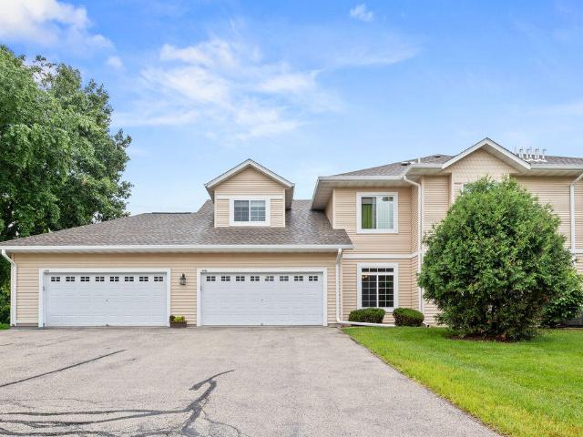 W398N5953 Autumn Woods Dr