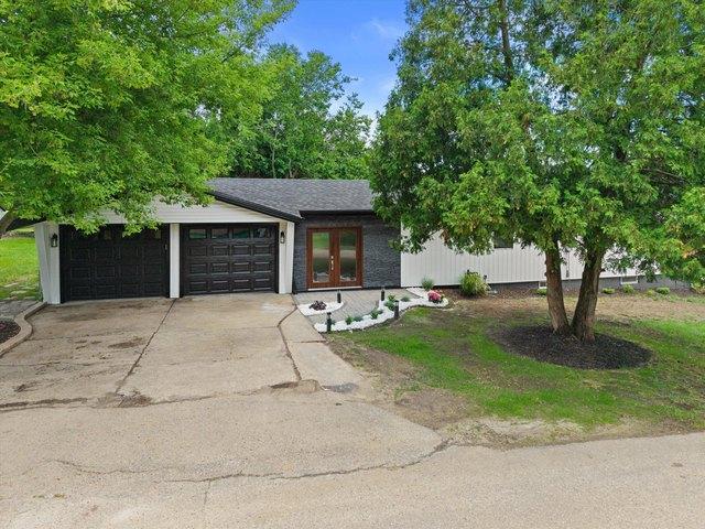 W3990 Longfellow Dr, Geneva, WI 53147