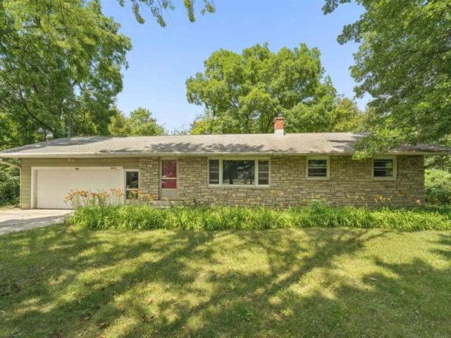 W4159 Gladstone Beach Rd, Fond du Lac, WI 54937