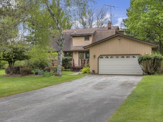 W438 Clement Cir, Osceola, WI 53010