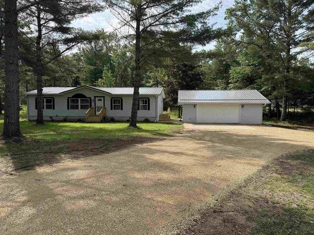 W5043 Hiawatha Ct, Shawano, WI 54166
