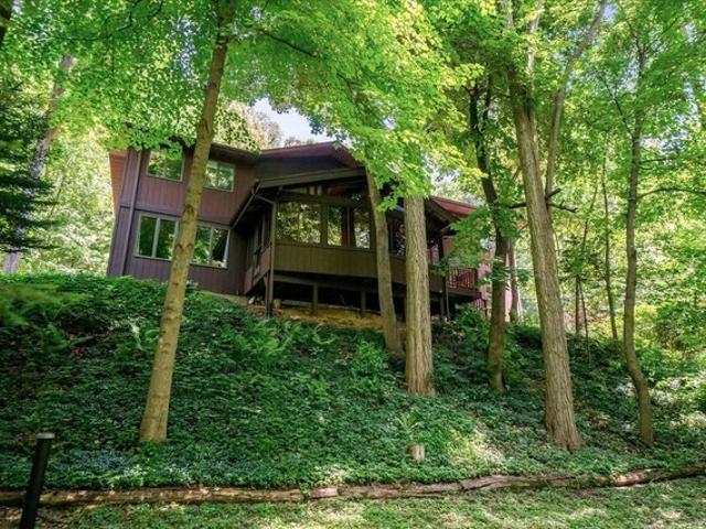 W5094 Highland Pl, Shelby, WI 54601