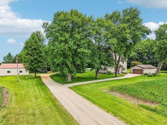 W5440 Halverson Dr, Poynette, WI 53955