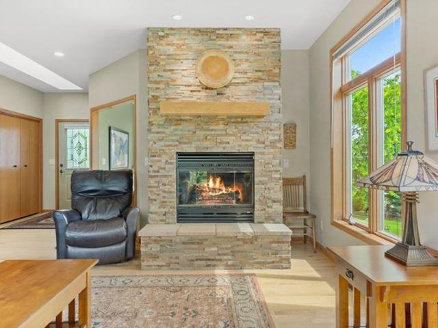 W5430 Windmill Ridge Rd, New Glarus, WI 53574