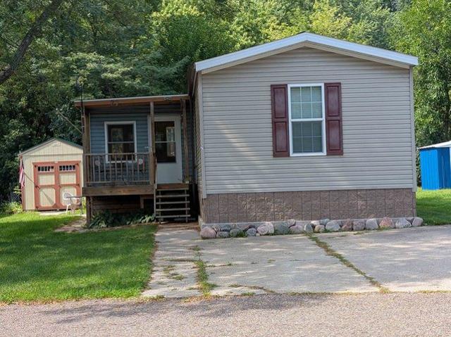 W5655 State Road 33 Trlr 29, La Crosse, WI 54601