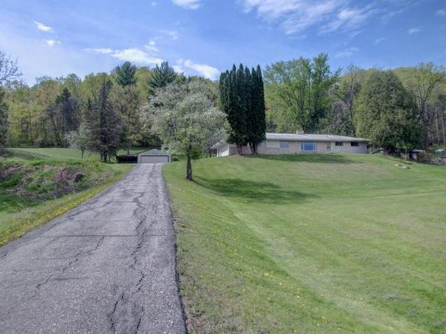 W601 Hillview Dr, Bergen, WI 54658