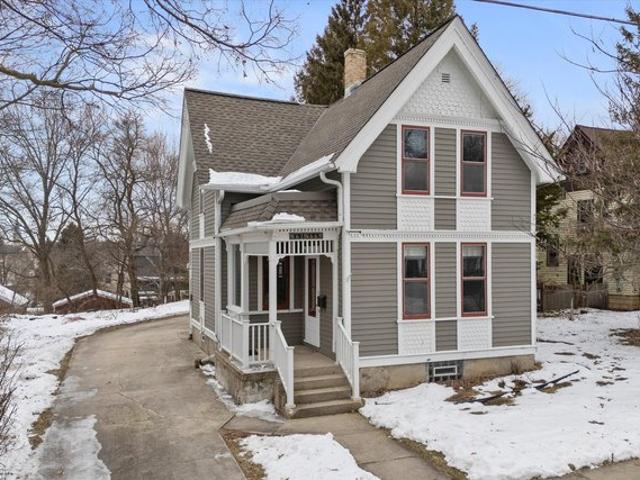 W61N669 Mequon Ave, Cedarburg, WI 53012