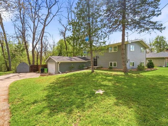 W6395 Lakeview Ct, Menasha, WI 54952