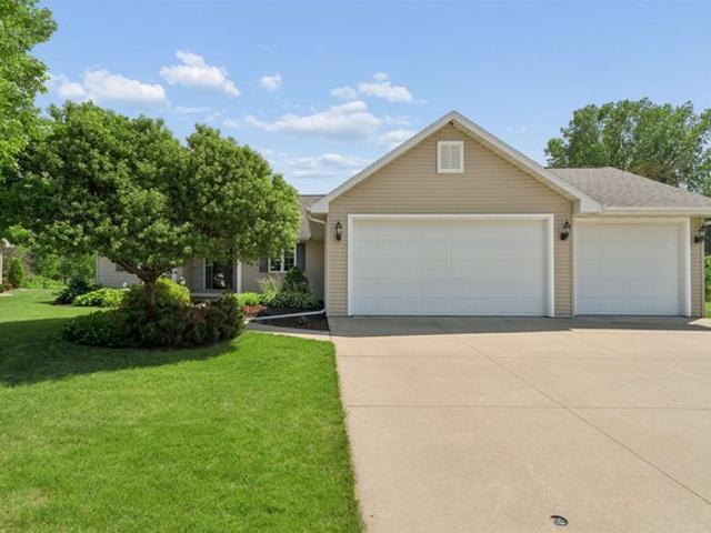 W6445 Cherrybark Cir, Menasha, WI 54952