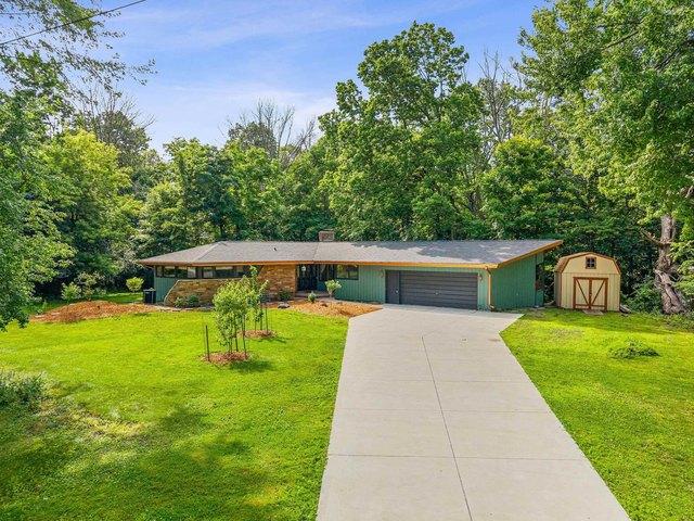 W6439 Lakeview Ct, Menasha, WI 54952