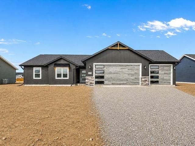 W6882 McAllister Dr, Greenville, WI 54942