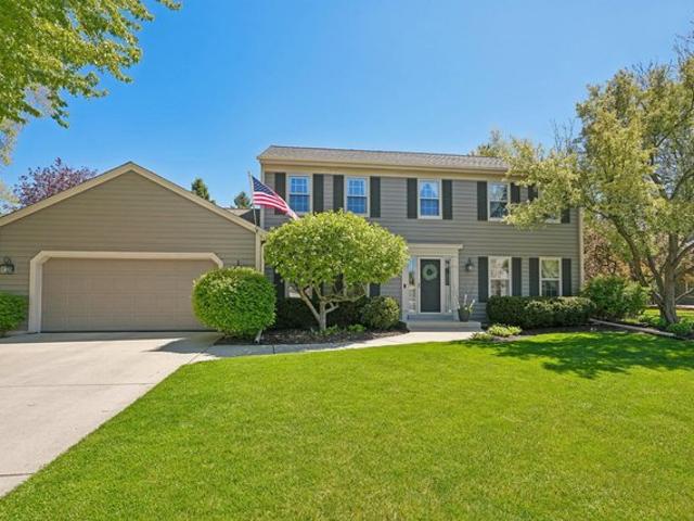 W69N346 Evergreen Blvd, Cedarburg, WI 53012