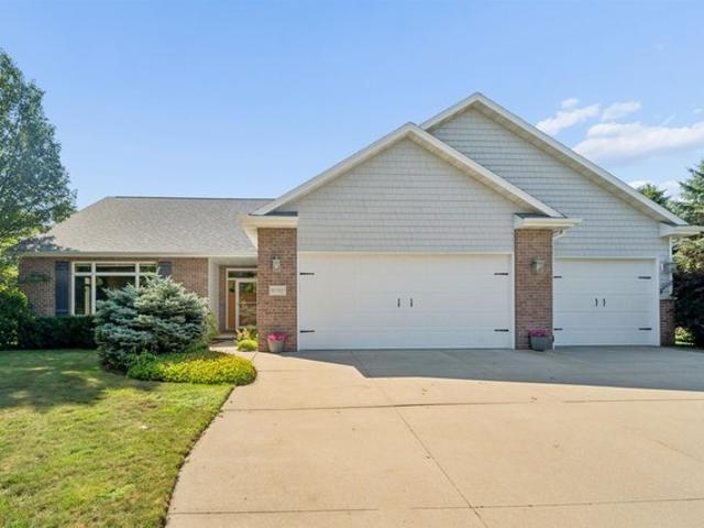 W7057 Forest Glen Ct, Greenville, WI 54942