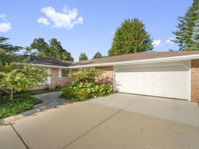 W74N755 Spruce Ave, Cedarburg, WI 53012