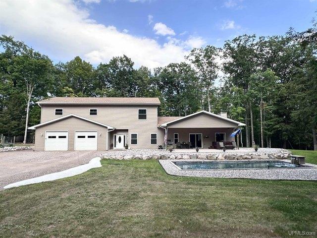 W7839 Sportsmens Club Rd, Iron Mountain, MI 49801