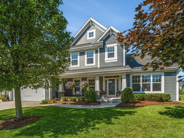 W79N423 Ridgeway Ln, Cedarburg, WI 53012