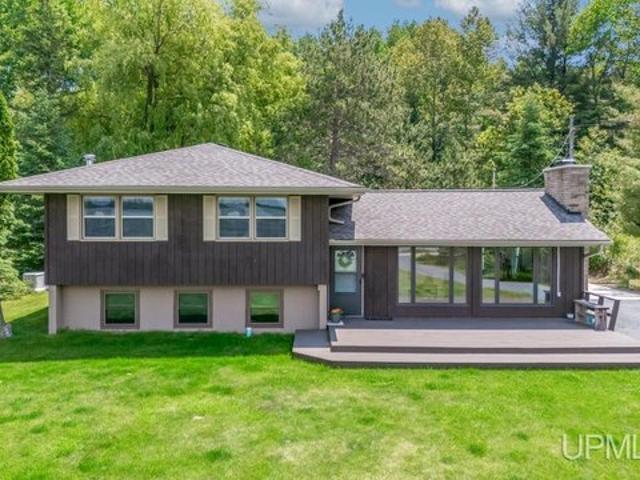 W8135 S Lake Antoine Rd, Iron Mountain, MI 49801