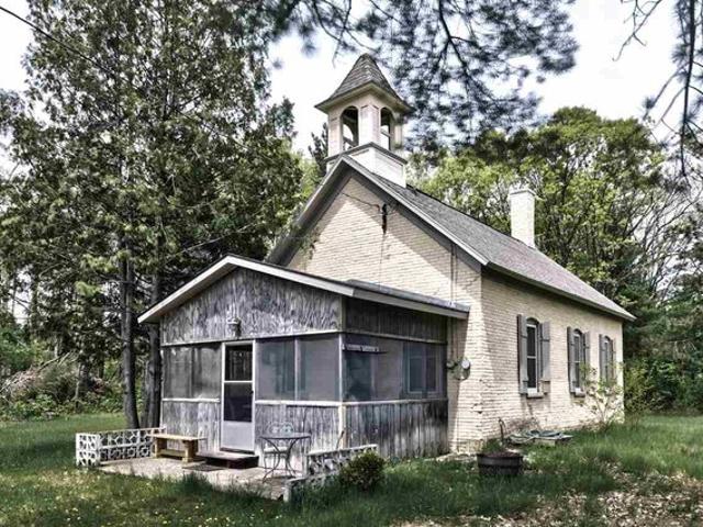 W8224 Cottonville Ln, Wautoma, WI 54982