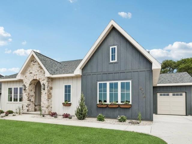 W8778 Blue Violet Ct, Cambridge, WI 53523
