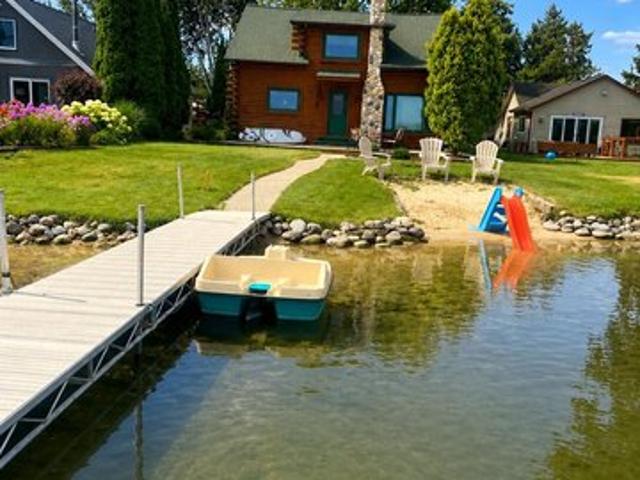 W988 Shorewood Dr, East Troy, WI 53120