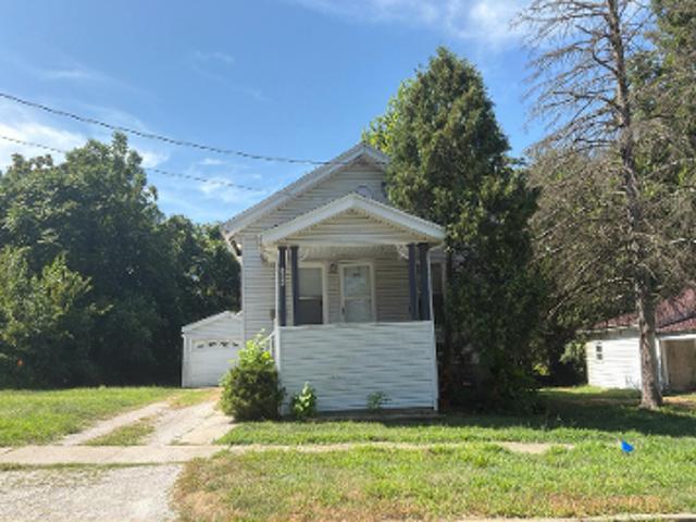 W Macqueen Ave