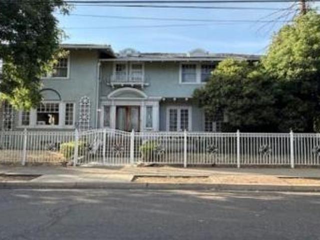W Magnolia St