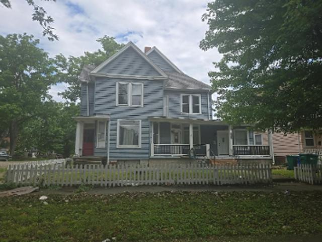 W Main St